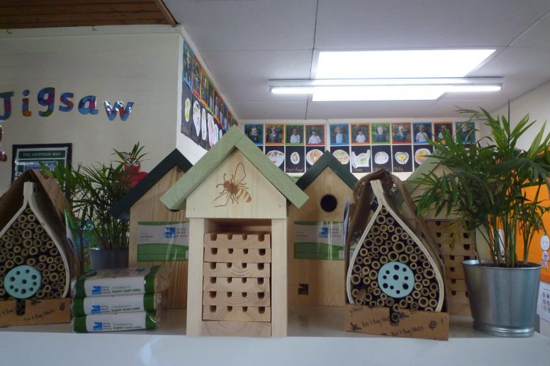 Lucy Electric Thame donate bird and bee boxes to local school - Lucy ... Lucy Electric Thame donate bird and bee boxes to local school - Lucy ...